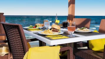 Café da manhã com buffet grátis todos os dias