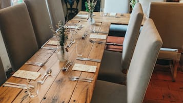 Pequenos-almoços, almoços e jantares servidos