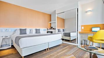 Quarto de Luxo | Roupa de alta qualidade, minibar, cofre com capacidade para portátil