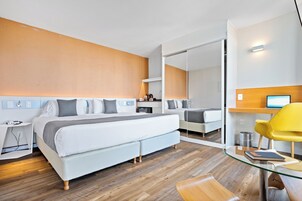 Quarto de Luxo | Roupa de alta qualidade, minibar, cofre com capacidade para portátil 