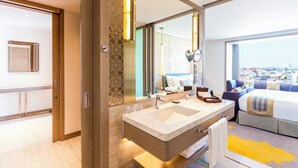 Roupa de alta qualidade, minibar, cofre no quarto, secretária 