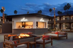 2 piscinas exteriores 