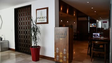 Café da manhã, almoço e jantar; culinária mexicana