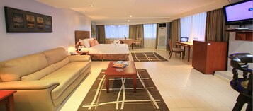 Quarto Superior (Suite) | Roupa de alta qualidade, minibar, cofre no quarto, secretária 