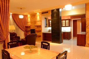 Um polibã, artigos de higiene pessoal grátis, um secador de cabelo 