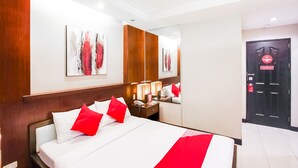 Quarto casal luxo | Escrivaninha, Wi-Fi de cortesia