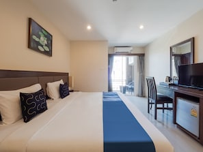 Quarto Duplo Superior | Cofre no quarto, secretária, Wi-fi grátis, roupa de cama fornecida 
