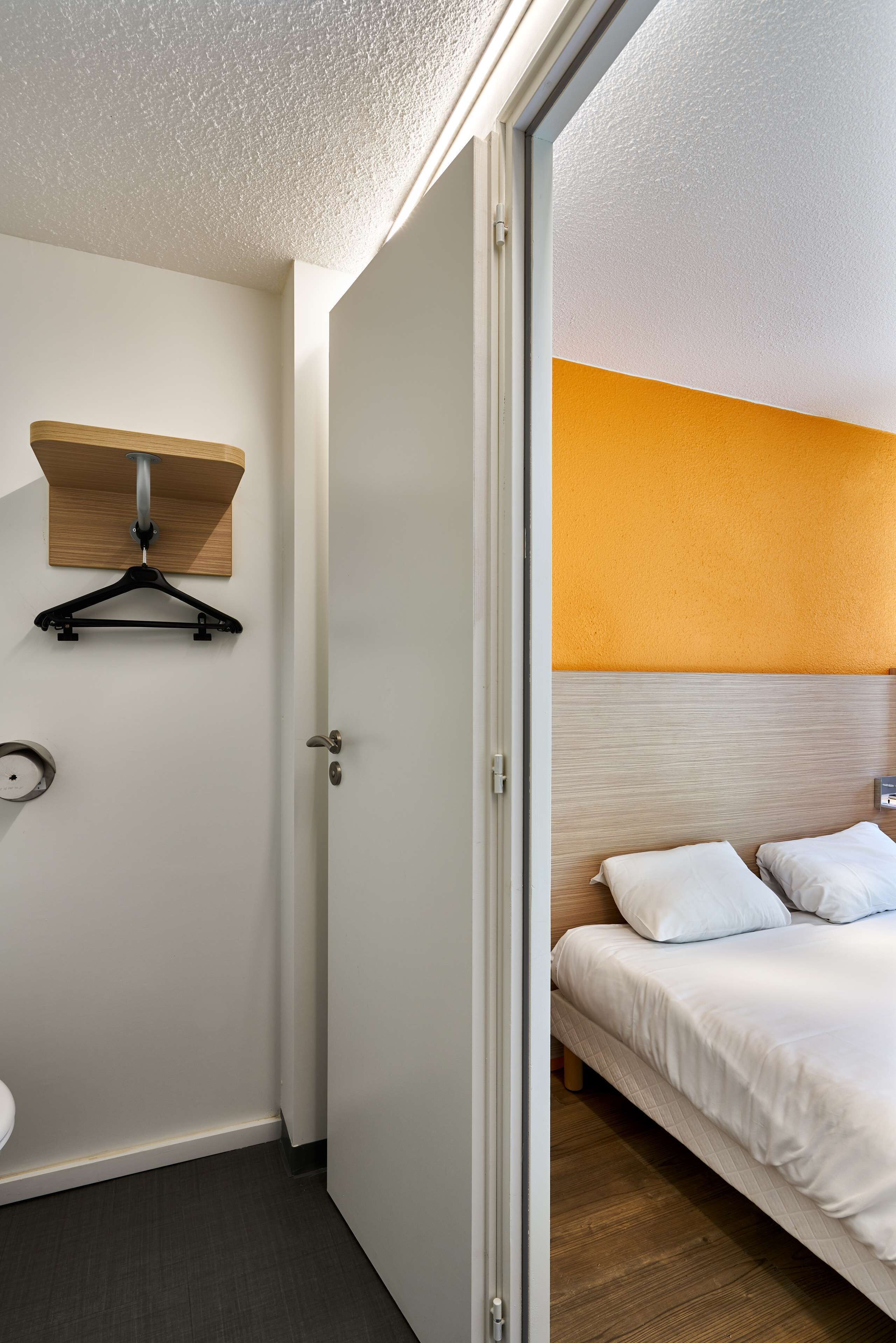 Quarto standard, 1 cama de casal | Escrivaninha, quartos à prova de som, Wi-Fi de cortesia, roupa de cama