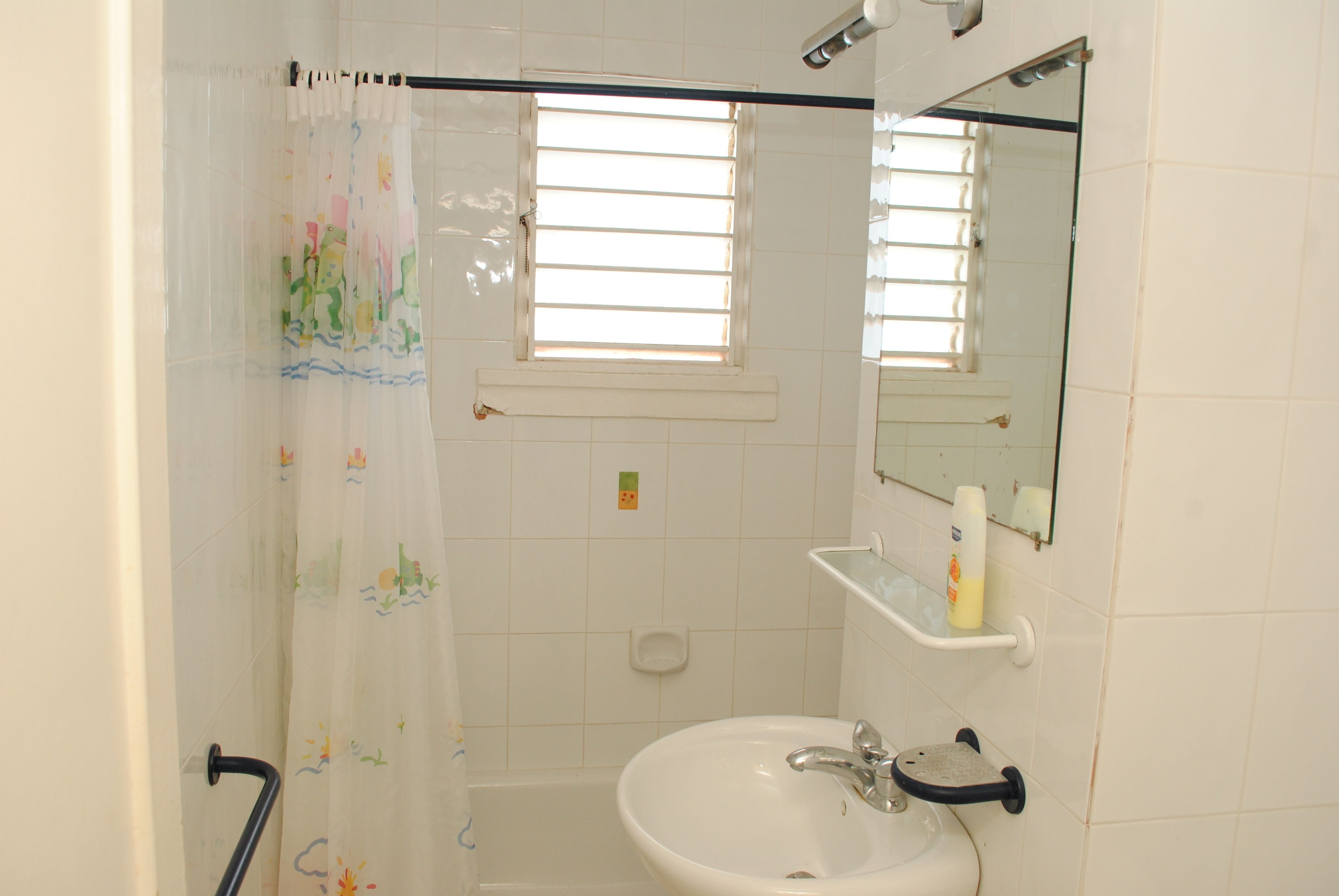 Estúdio Comfort, 1 quarto | Casa de banho | Uma combinação polibã/banheira 