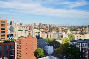 Quarto, 1 cama king-size, Vista para a cidade (High Floor) | Vista do quarto
