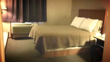 Quarto, 1 cama Queen | Escrivaninha, ferros/tábuas de passar roupa, Wi-Fi de cortesia