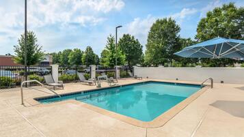 Piscina externa sazonal