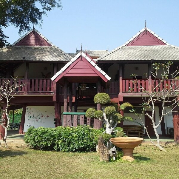 Baanklangdoi Resort - Mae Wang District