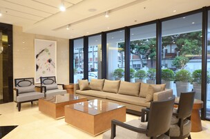 Área de estar no saguão