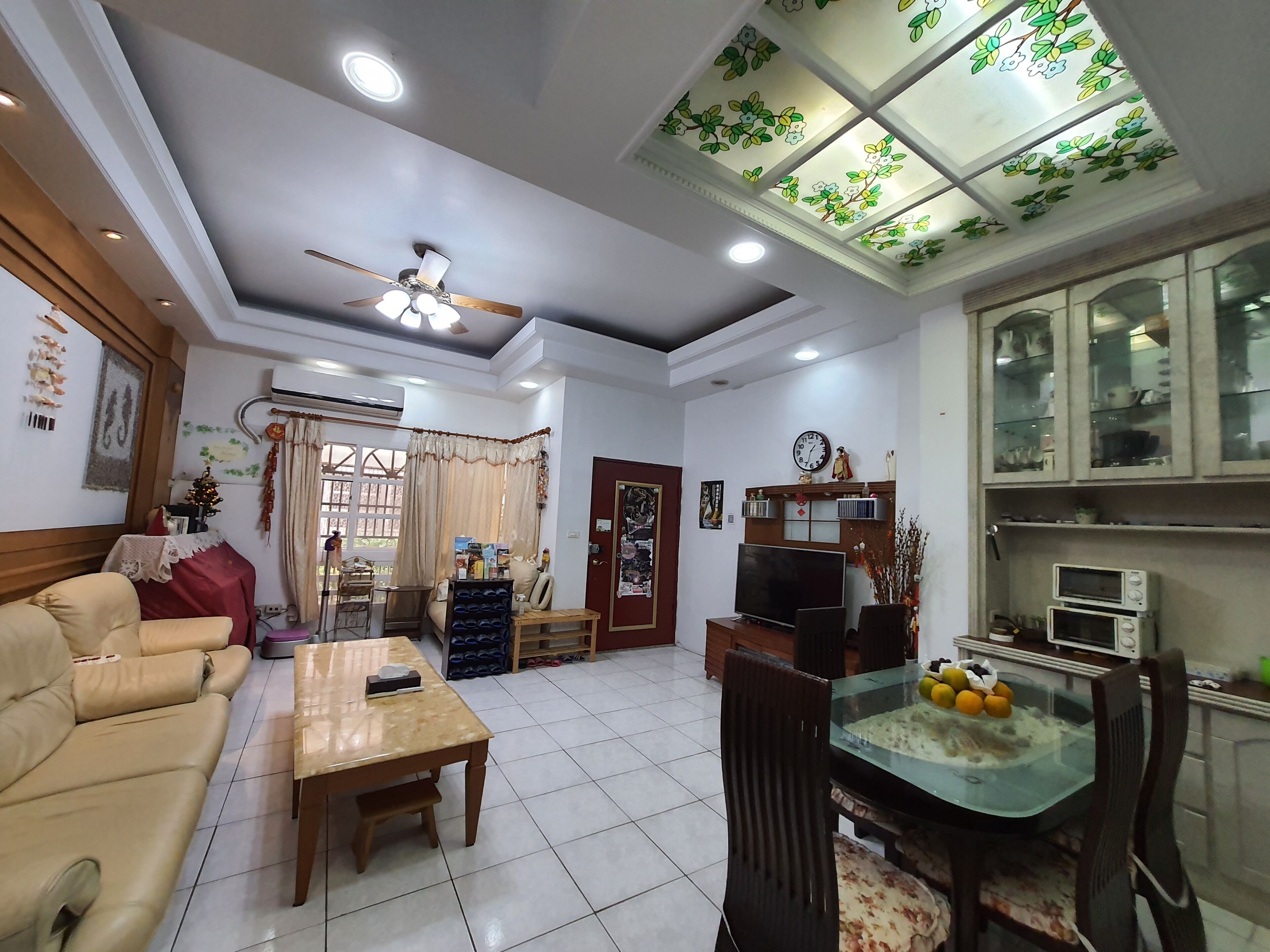 Vila família (Holiday Home, 5 Rooms) | Área de estar | TV de tela plana 32 polegadas com canais a cabo, TV