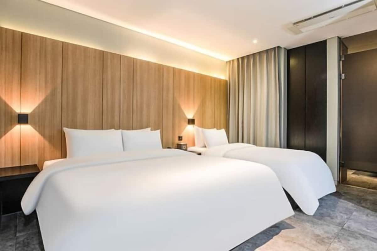 Roupa de alta qualidade, minibar grátis, com decoração personalizada