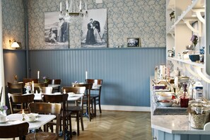 Pequeno-almoço tipo buffet diário incluído 