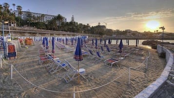 Perto da praia, areia branca