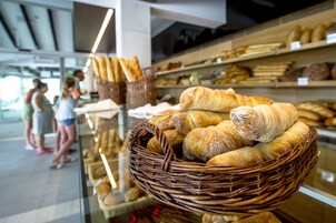 9 piscinas exteriores, guarda-sóis, espreguiçadeiras 