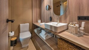 Banheiro | Chuveiro/banheira combinados, produtos de toalete grátis