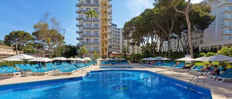 Piscina exterior sazonal, guarda-sóis