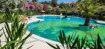 Piscina exterior sazonal, espreguiçadeiras 