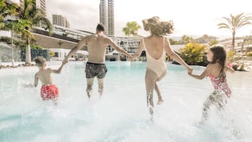 4 piscinas externas, guarda-sóis, espreguiçadeiras