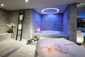 Salas para tratamentos a dois, sauna seca, banheira de hidromassagem