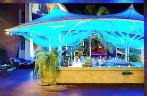 Bar junto à piscina