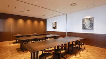 Café da manhã, almoço e jantar; culinária japonesa