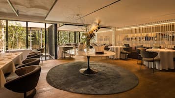 2 restaurantes, café da manhã, culinária mediterrânea