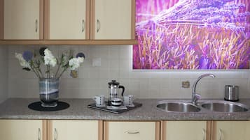 Apartamento Deluxe, casa de banho anexa (Lavender Flat) | 1 quarto, com mobília individualizada, quartos insonorizados
