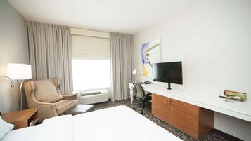 Cofre no quarto, cortinas/cortinados opacos