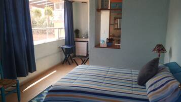 1 quarto, ferros/tábuas de passar roupa