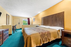 Quarto standard, 1 cama King, para não fumantes | 1 quarto, roupas de cama premium, escrivaninha, cortinas blackout