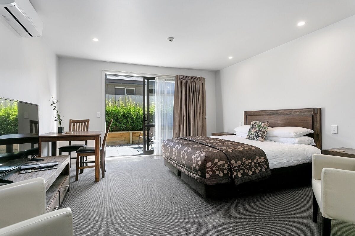 Camas com colchões pillow-top, individualmente decorados