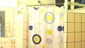 Bungalow Standard, 2 quartos | Duche na casa de banho