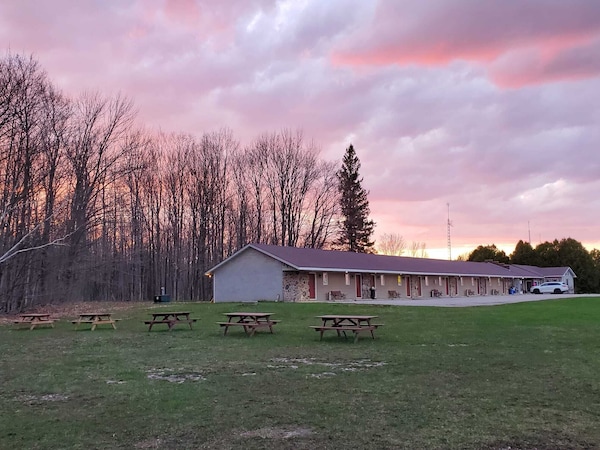 Peninsula Motel - Sauble Beach