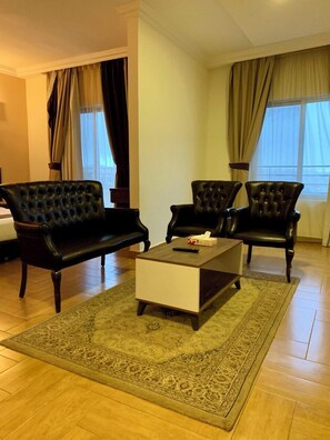 Minibar, cofre no quarto, quartos insonorizados, ferro/tábua de engomar