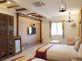 Quarto quádruplo club | Camas extras/dobráveis (sobretaxa), Wi-Fi de cortesia