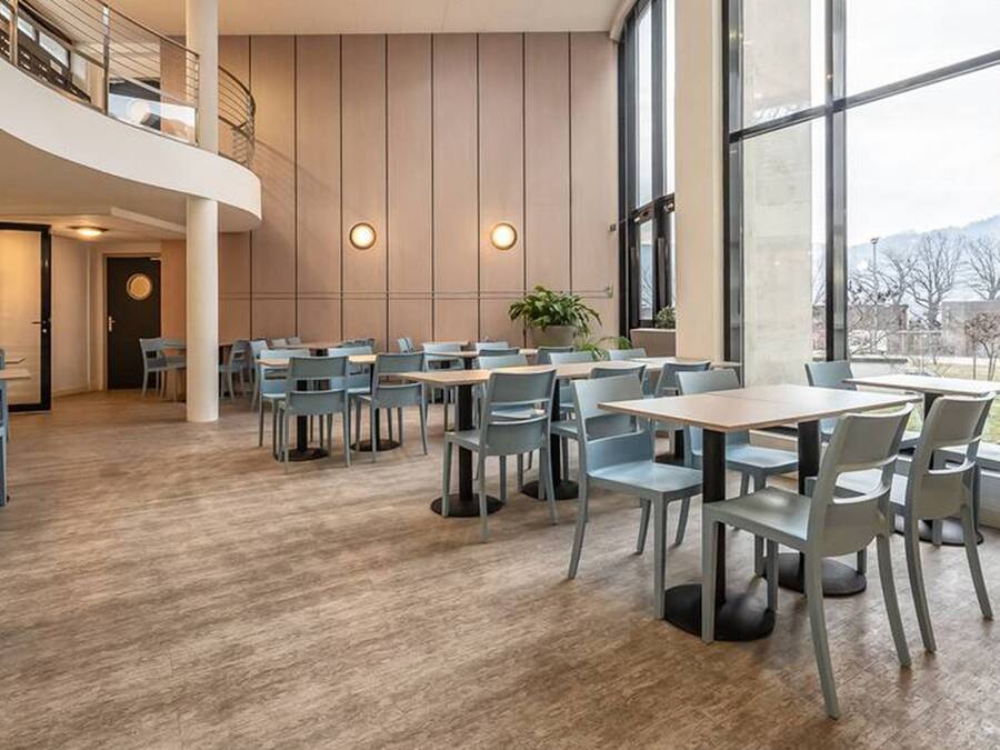 Café da manhã com buffet todos os dias mediante uma taxa