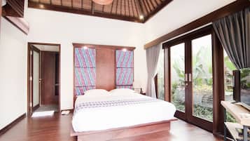 Villa, 2 quartos, piscina privativa, vista para a piscina (Jepun) | Minibar, cofre no quarto, secretária, ferro/tábua de engomar