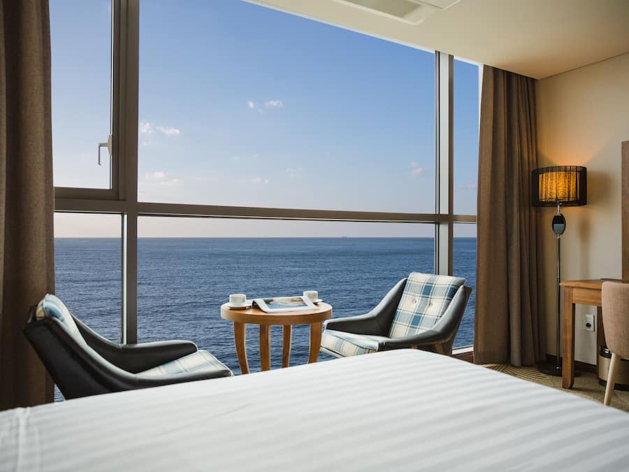 Quarto duplo luxo | Cofres nos quartos, cortinas blackout, Wi-Fi de cortesia, roupa de cama