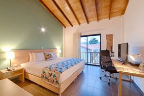 Quarto Duplo Superior, 1 cama de casal | Minibar, cofre no quarto, secretária, ferro/tábua de engomar 