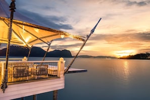 3 restaurantes: servem pequenos-almoços, almoços, jantares e brunches