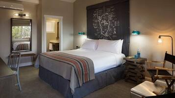 Secretária, ferro/tábua de engomar, Wi-fi grátis