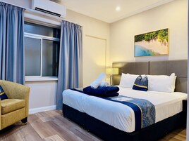 Superior (Internal Room) | Roupa de alta qualidade, edredões de penas, secretária 