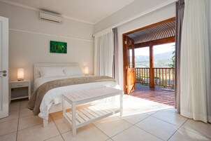 Quarto luxo, 1 cama Queen | Roupas de cama premium, cofres nos quartos, individualmente decorados