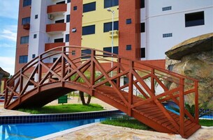 8 piscinas exteriores, guarda-sóis