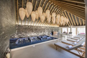 Sauna seca, banheira de hidromassagem, sauna a vapor